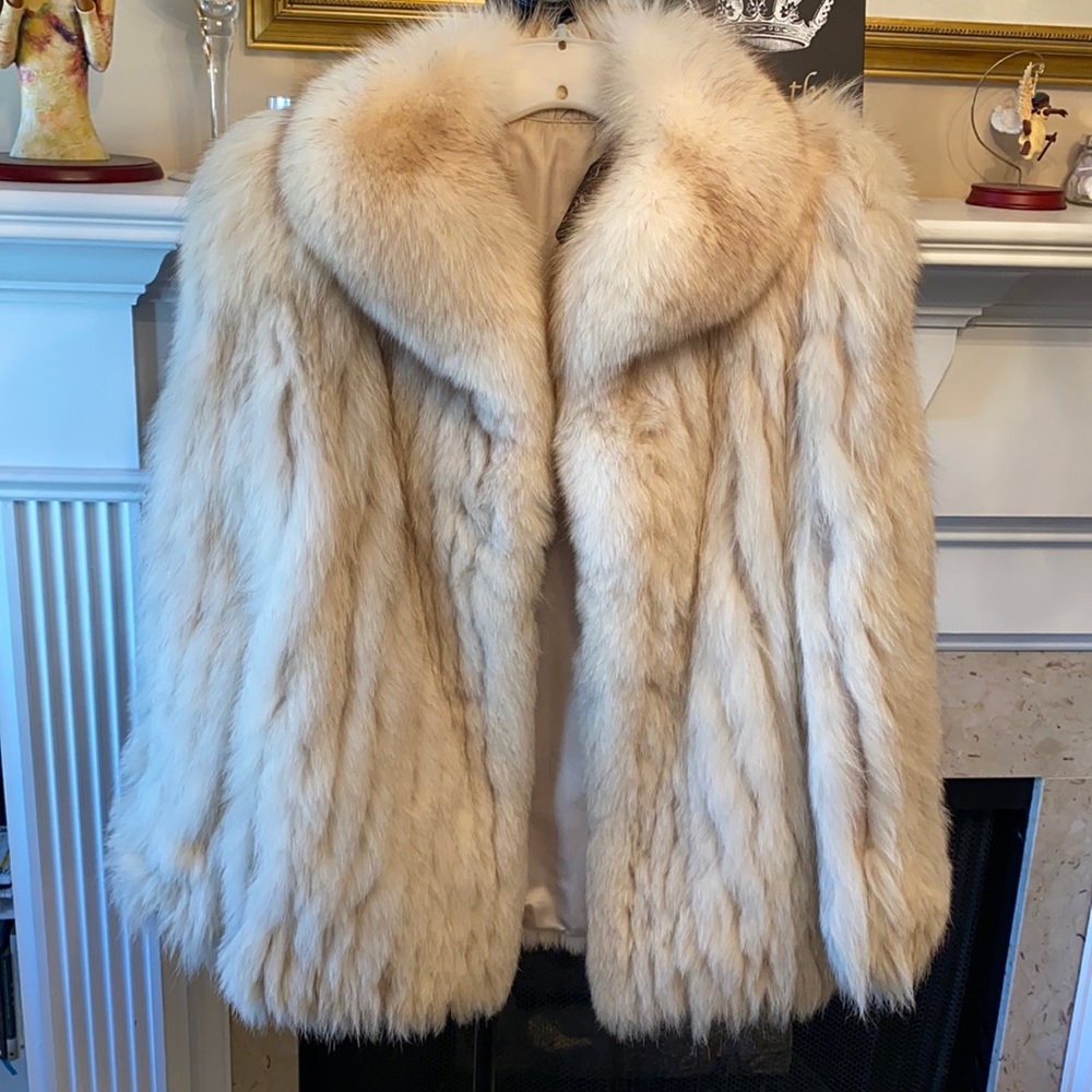 Eilers Furs Exclusively For The Bon. Saga Fox Fur Coa… - Gem